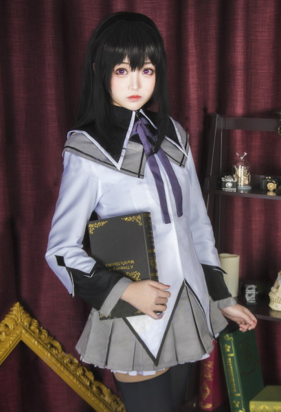 Homura Cosplay Back